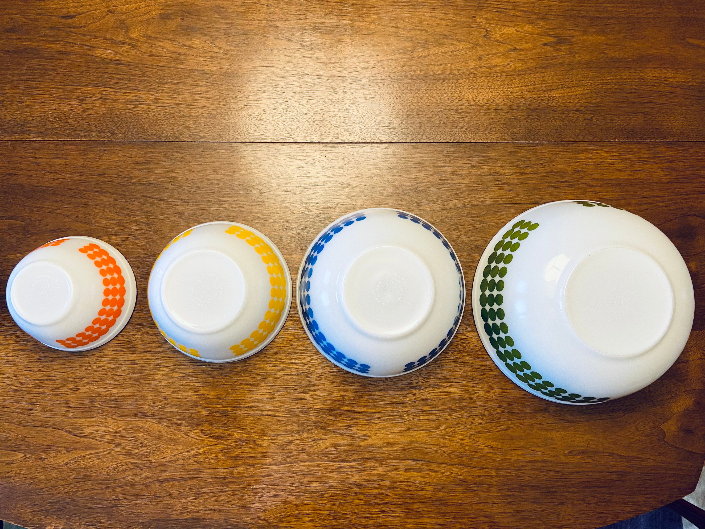 Vintage Pyrex Dots Nesting Mixing Bowls - Full Set in Excellent ...