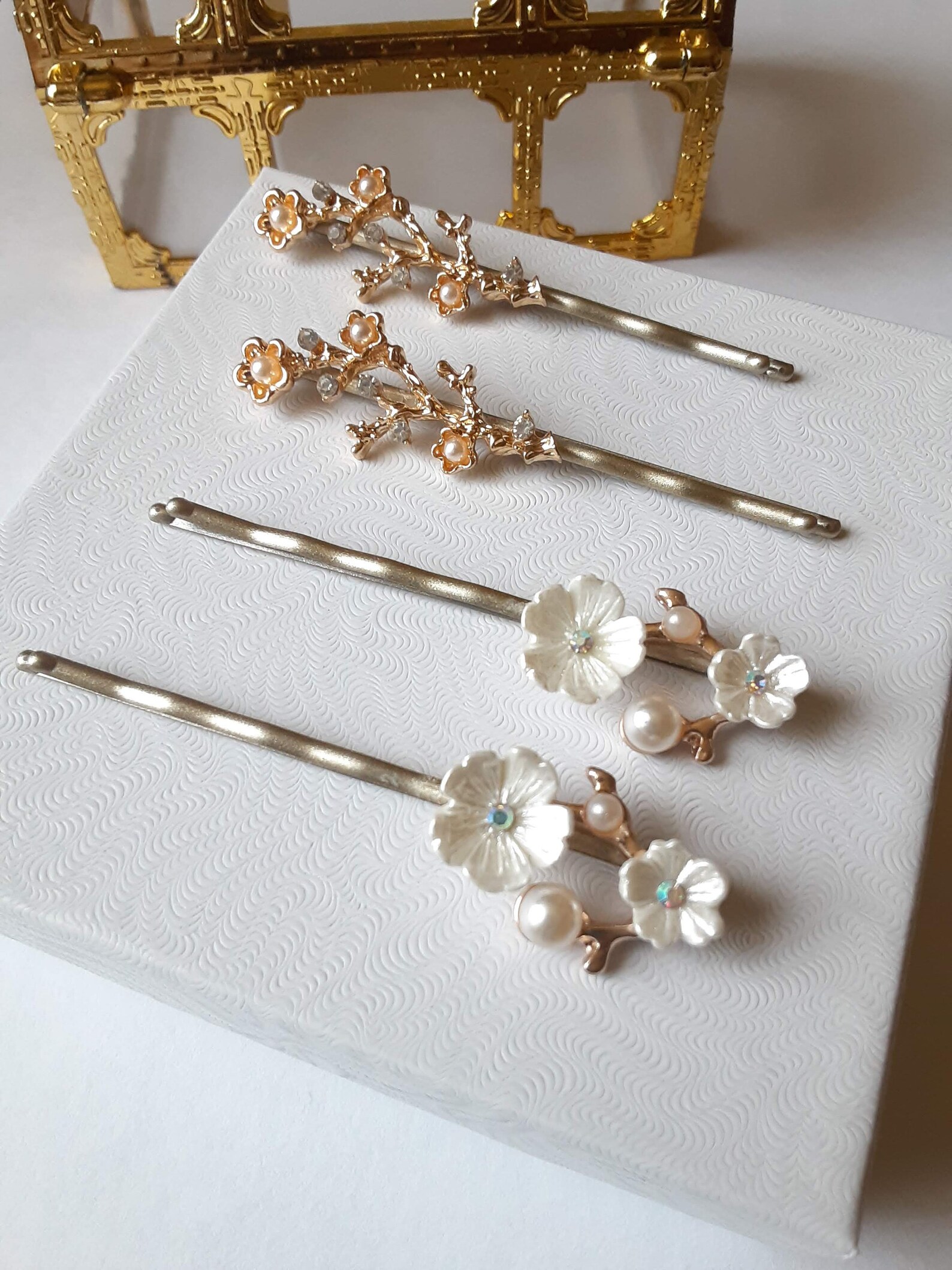 White and Golden Bobby Pins Set of 4 Bridal Bobby Pins White Flowers ...