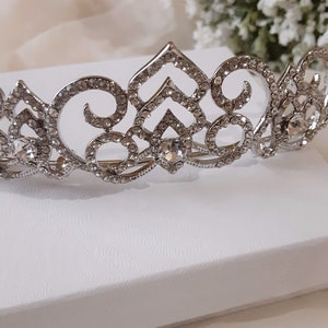 Wedding or Quinceañera Tiara/ Bride Minimalist Tiara /wedding Crown ...