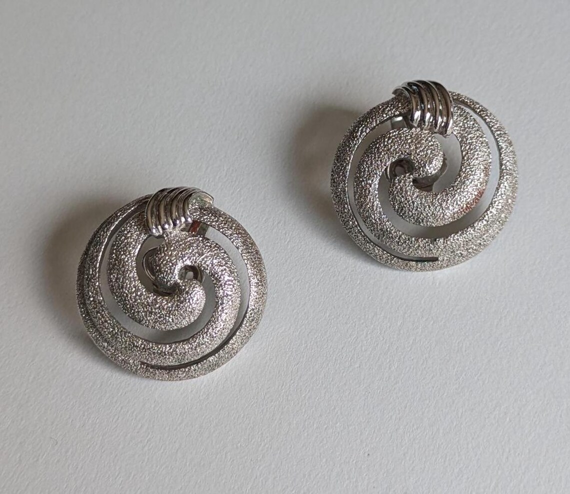 Atomic Swirl: Vintage Crown Trifari Art Deco Mid Century Mod Textured ...