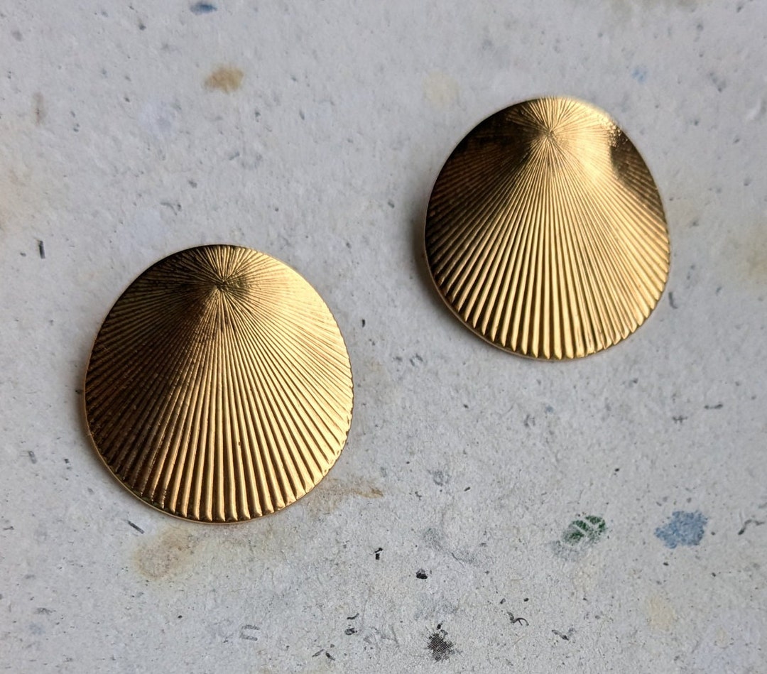 Geometric Swirl: Vintage Art Deco Revival 1980s Monet Gold Round Shell ...