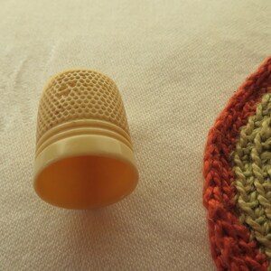 Vintage Red and Green Hat Shaped Needle Book & Thimble Holder - Cotton ...
