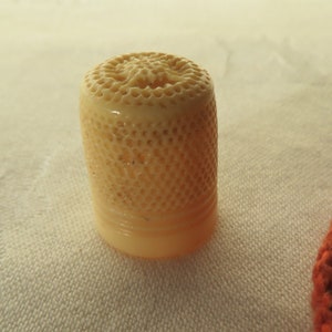 Vintage Red and Green Hat Shaped Needle Book & Thimble Holder - Cotton ...