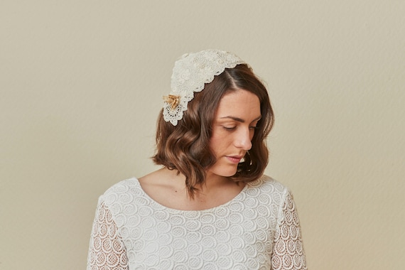 Rare Vintage/Antique Ivory Lace Cap/Headdress/Crown/H… - Gem