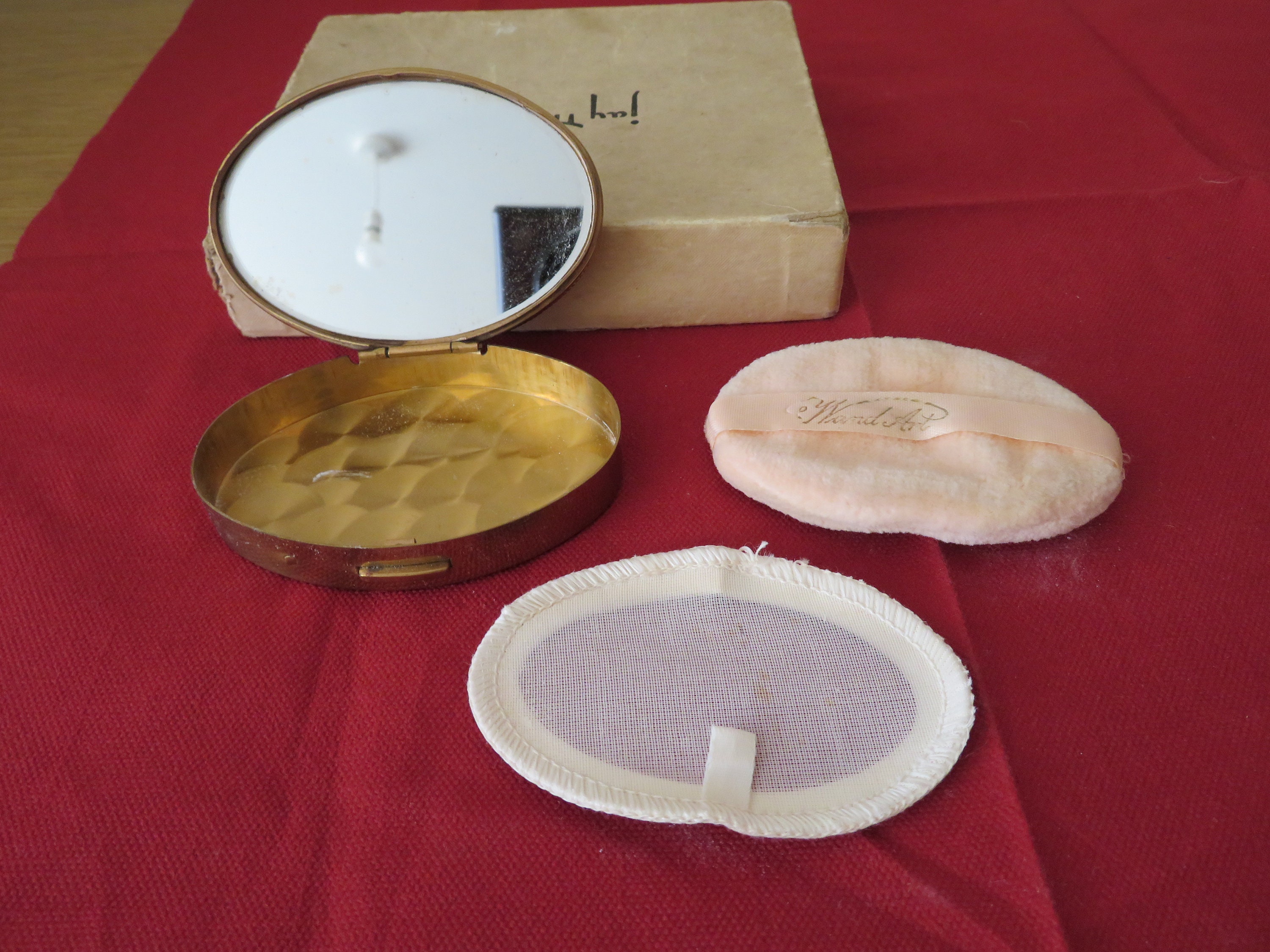 Vintage wand Art Oval Powder Compact & Purse Sold | Etsy