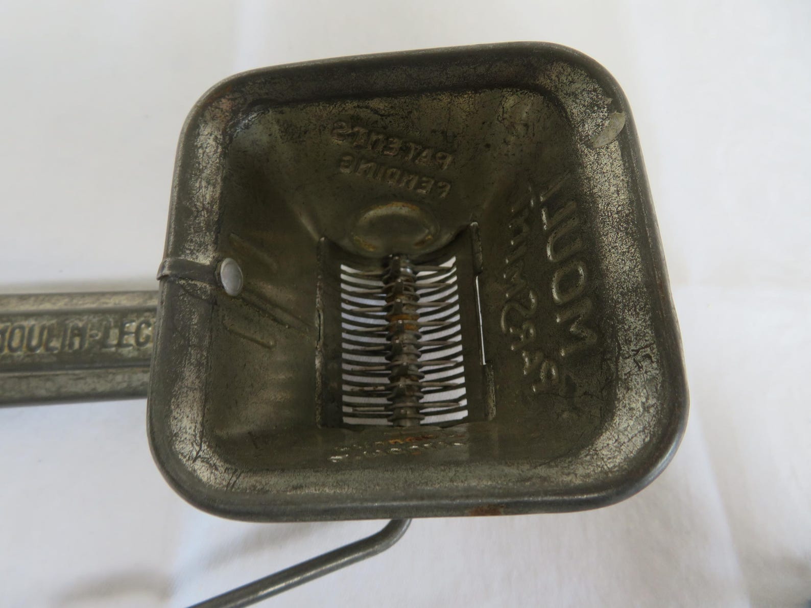 Vintage Aluminium Mouli Parsmint Herb/vegetable Chopper/cutter With Red ...
