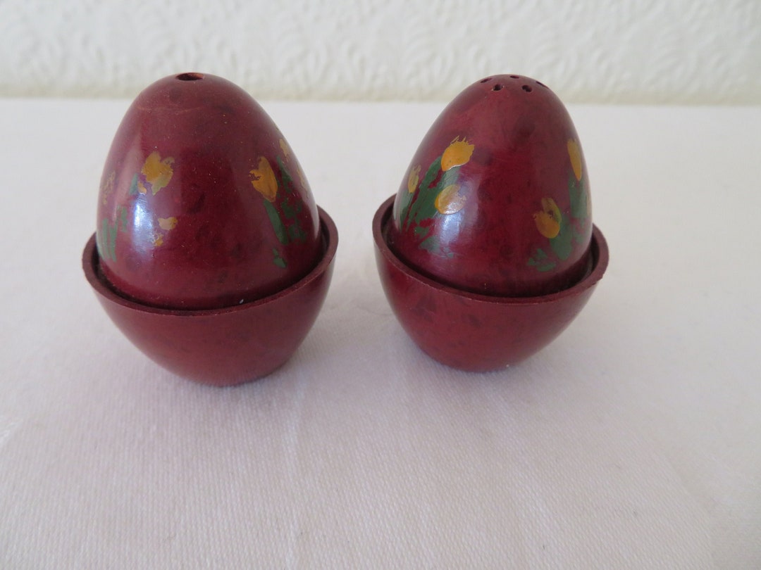Vintage Mottled Burgundy Bakelite Salt and Pepper Pot by Emmell - Etsy