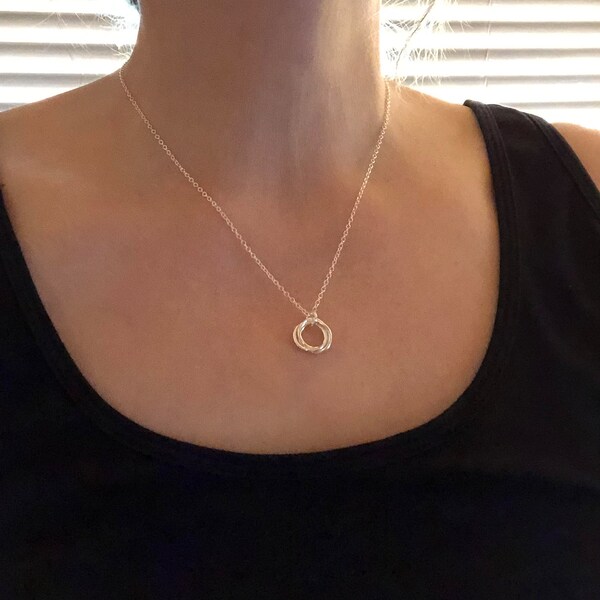 Mom Necklace 3 Interlocking Circles - Etsy