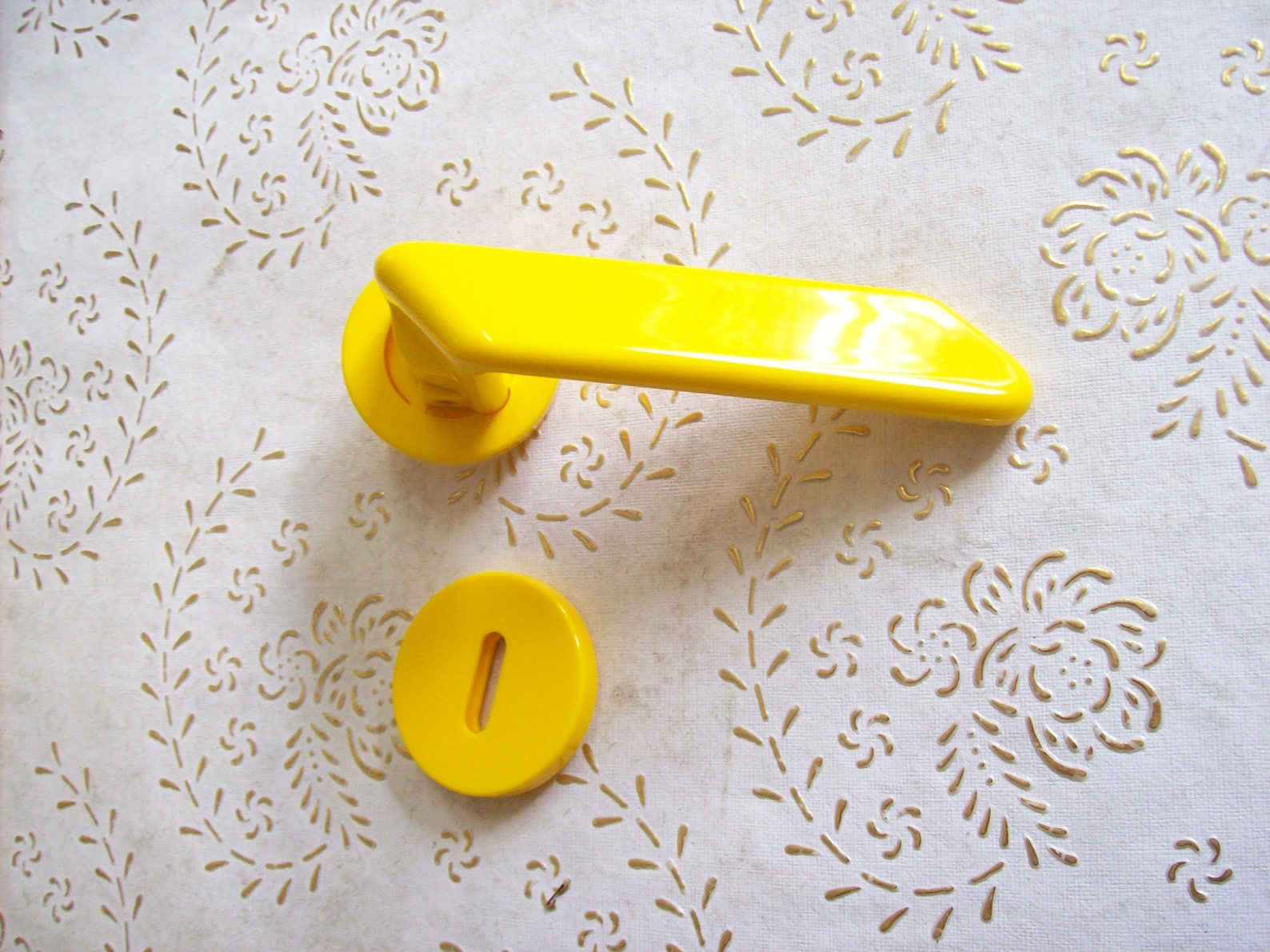 Vintage Italy Yellow Handle of Very High Quality. Yellow Handles ...