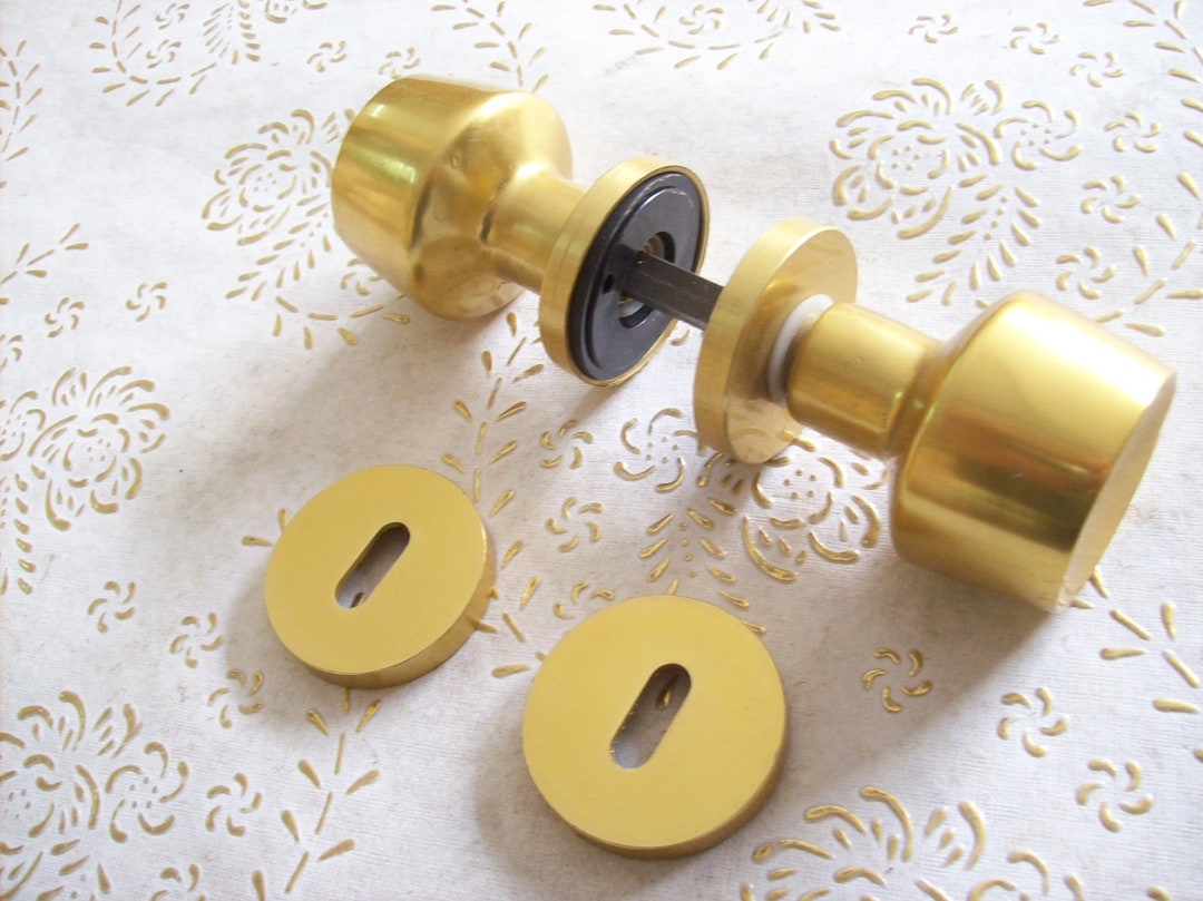 Vintage Italy Round Handle in Aluminum Gold Color of Very High Quality ...