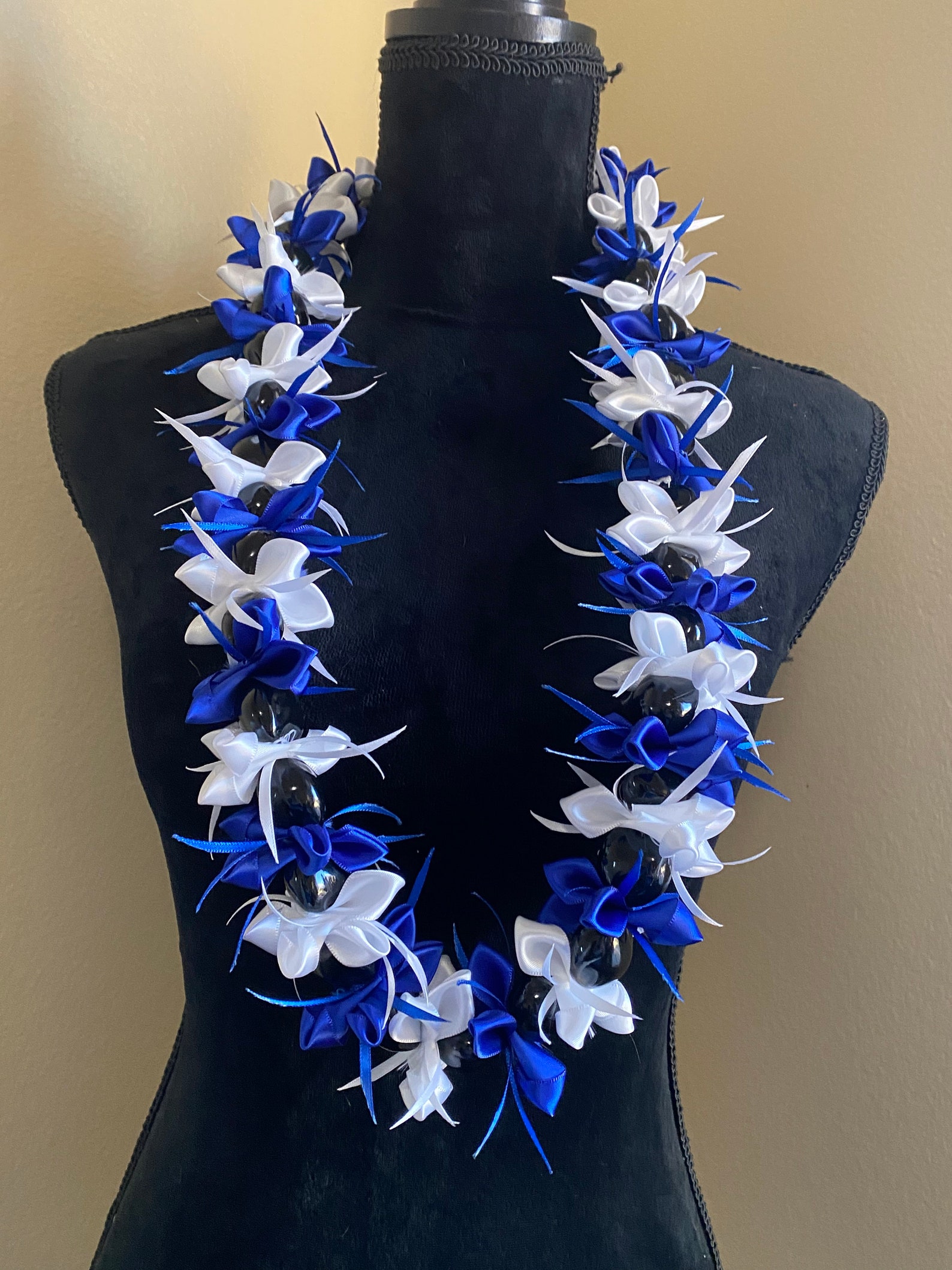 Orchid and Kukui Leaf Lei - Etsy