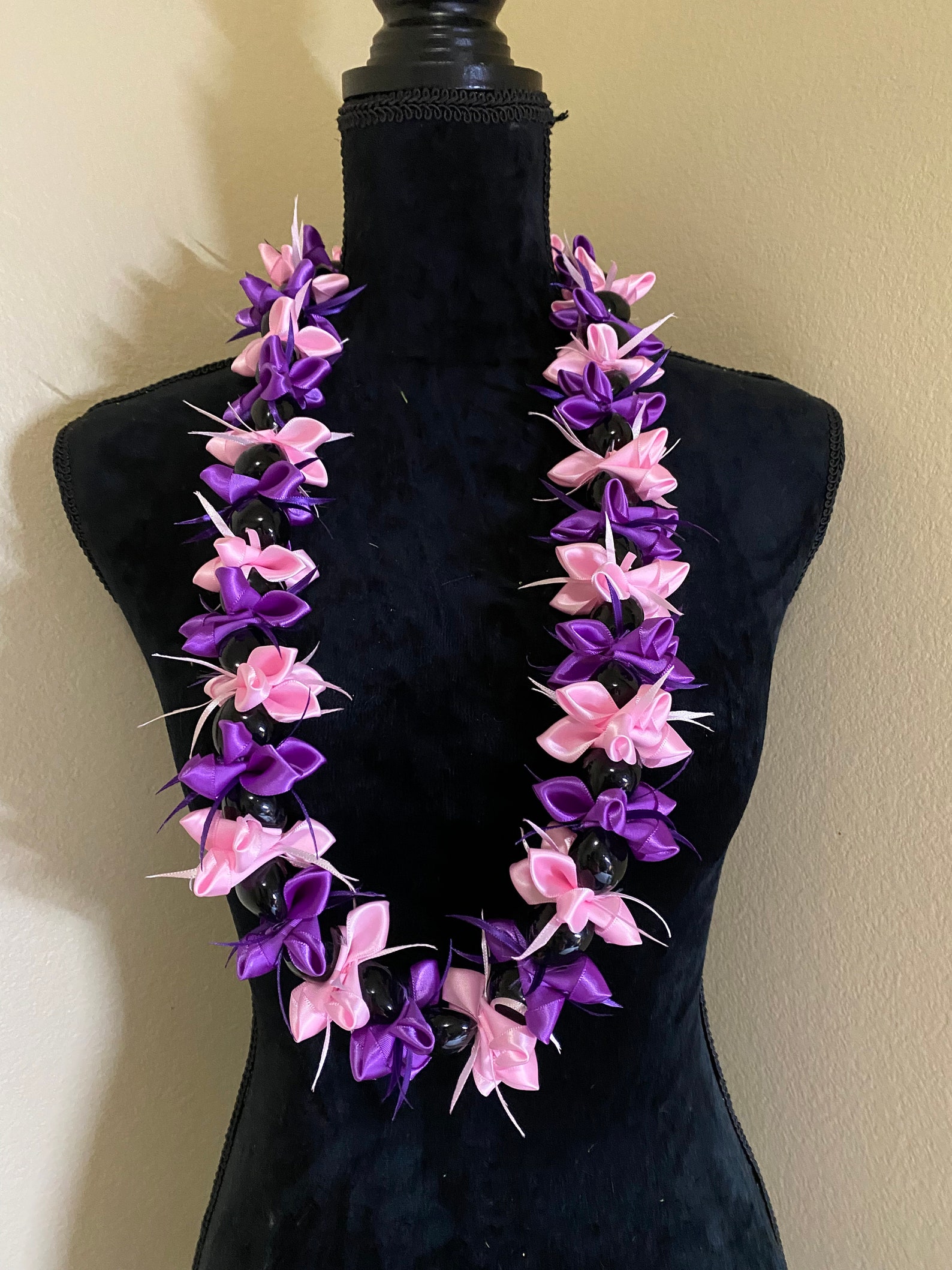 Orchid and Kukui Leaf Lei - Etsy