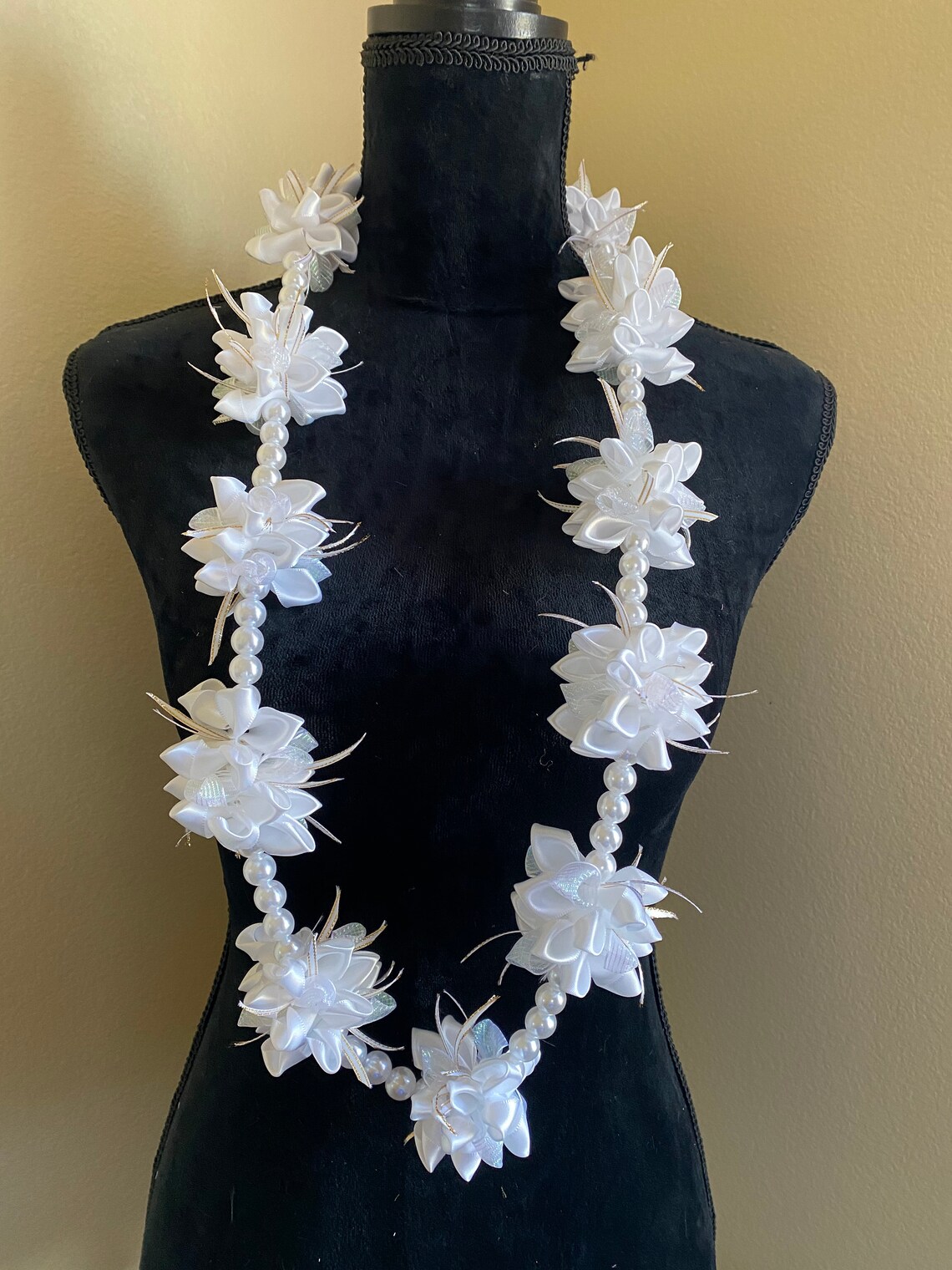 White Pearl Lei - Etsy
