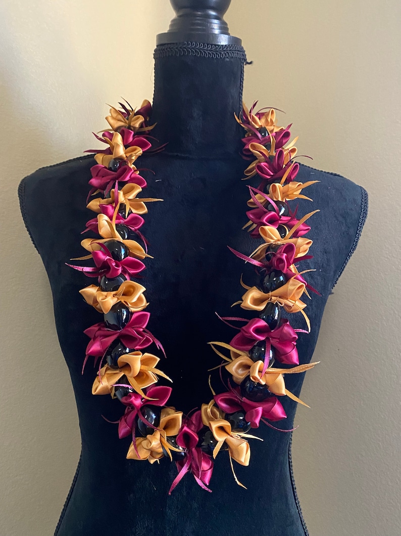 Orchid and Kukui Leaf Lei - Etsy