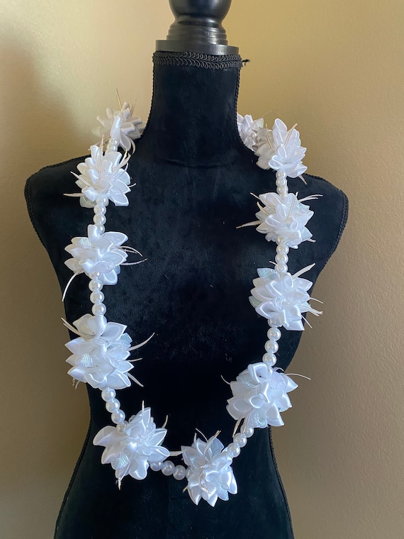 White Pearl Lei - Etsy