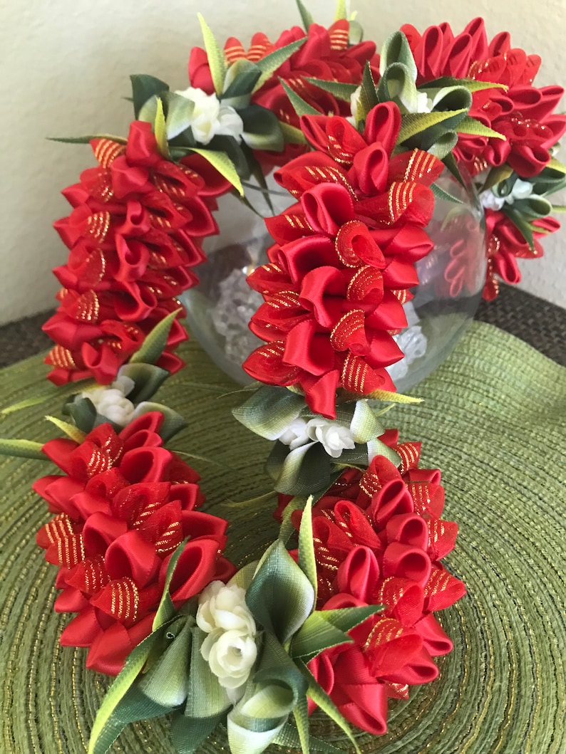 Red ginger w Pikake | Etsy