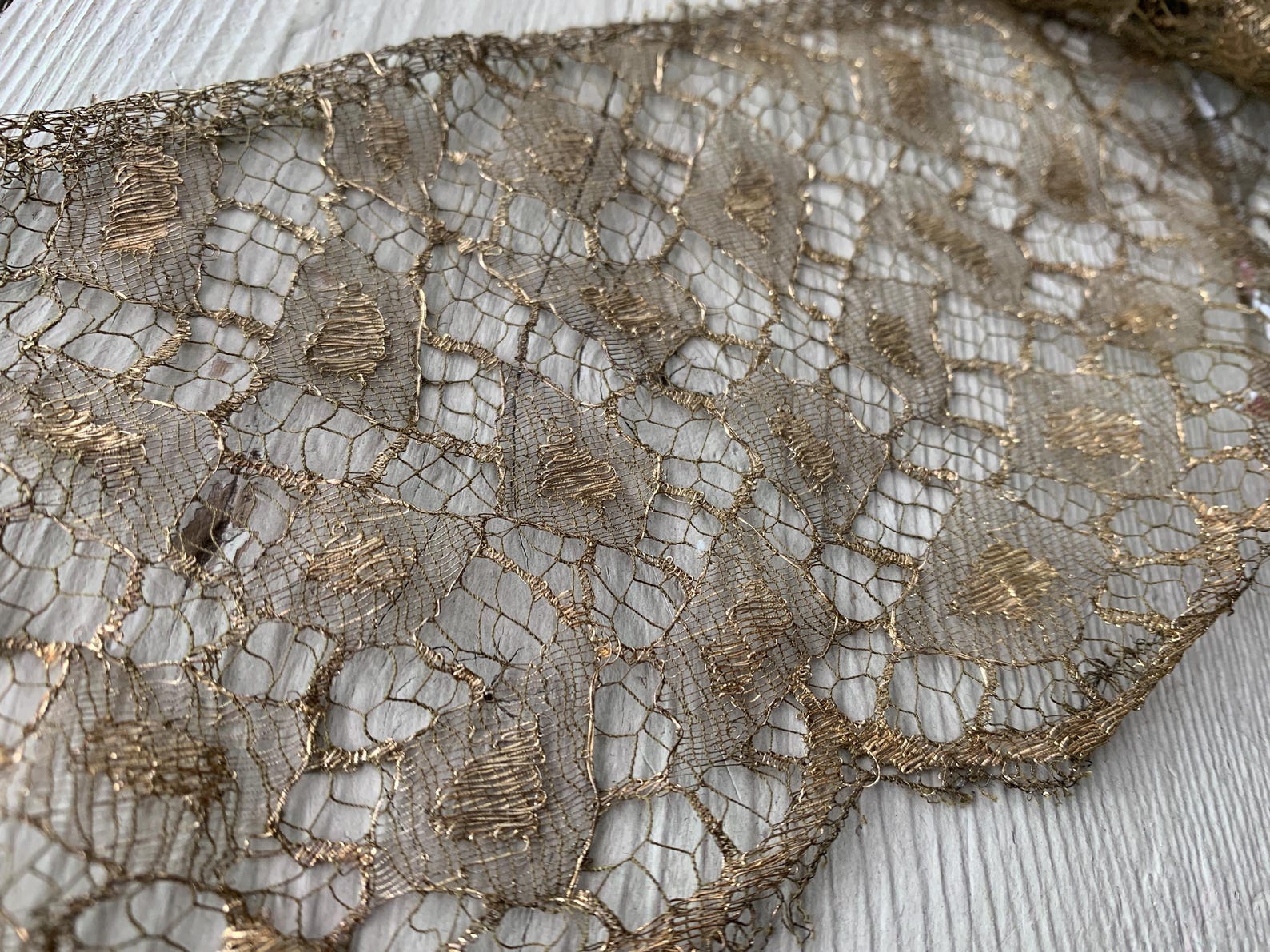 Select a Length Antique Gold Metallic Lace Scalloped Bottom Edge (ref ...