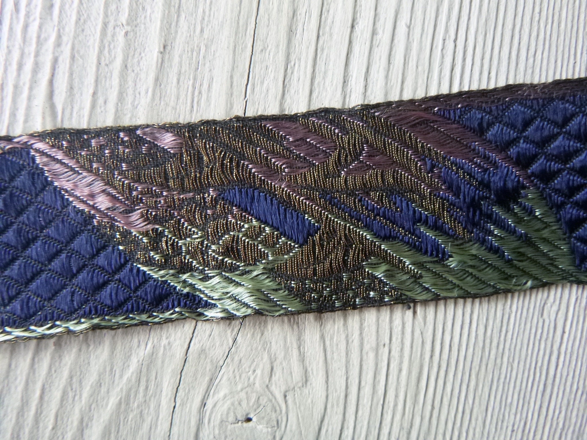 18 Inches Antique Art Deco Trim With Metallic Thread Accents (ref: A ...
