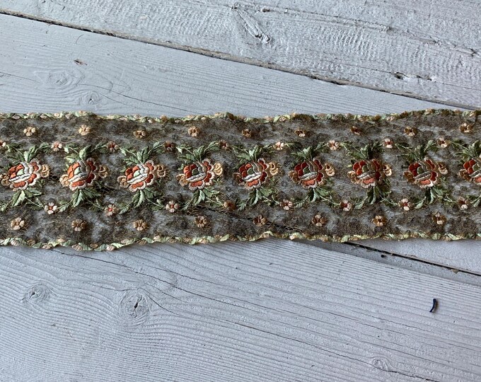 18 Inches Antique French Metallic Net With Floral Embroidery (ref: A ...
