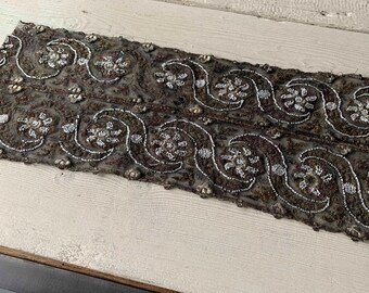 18 Inches Antique French Metallic Net With Floral Embroidery (ref: A ...