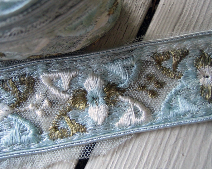 18 Inches Antique French Metallic Net With Floral Embroidery (ref: A ...
