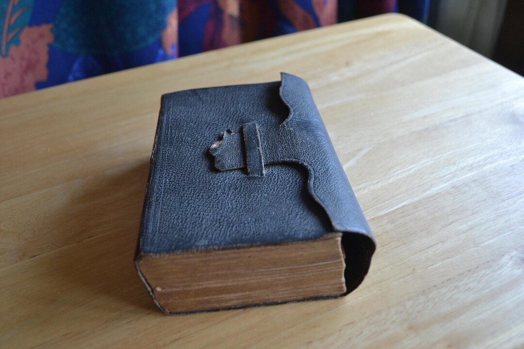 Vintage Holy Bible Gold Edged New and Old Testaments--- 250 India Paper ...
