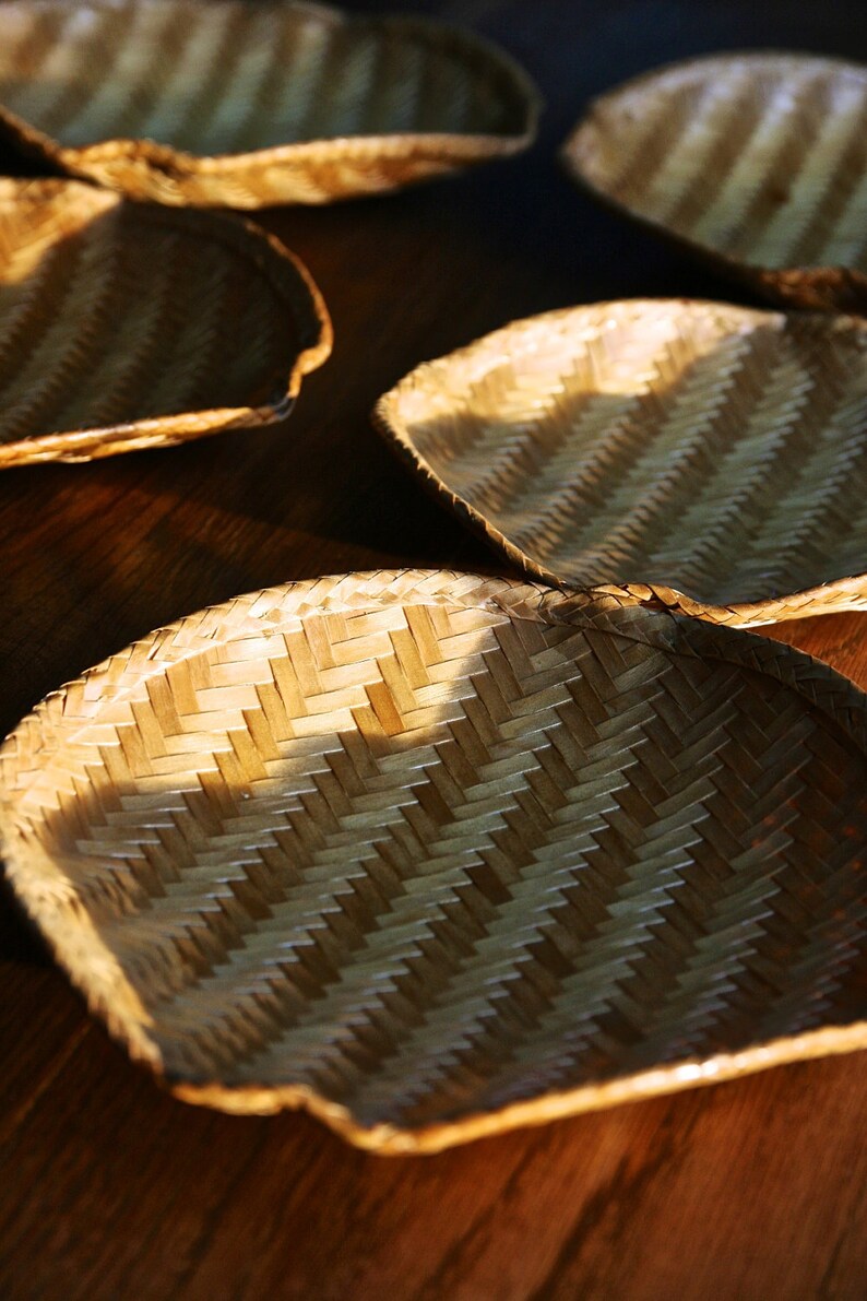 Vintage Set of 6 Re Usable Pinched Edges Round Lacquered Woven Raffia ...