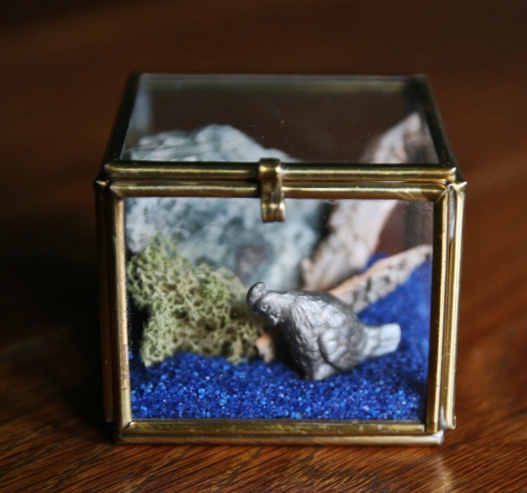 Vintage Brass Glass Diorama- Miniature World With Serpentine Rock - Etsy