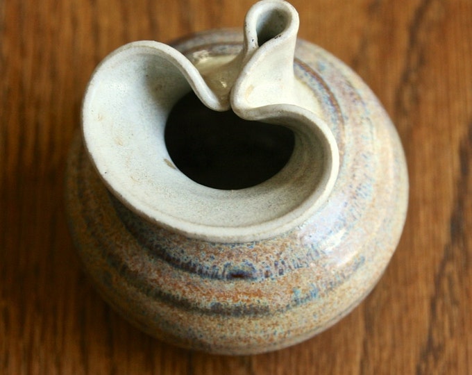 Small Vintage Pinched Vase - Etsy