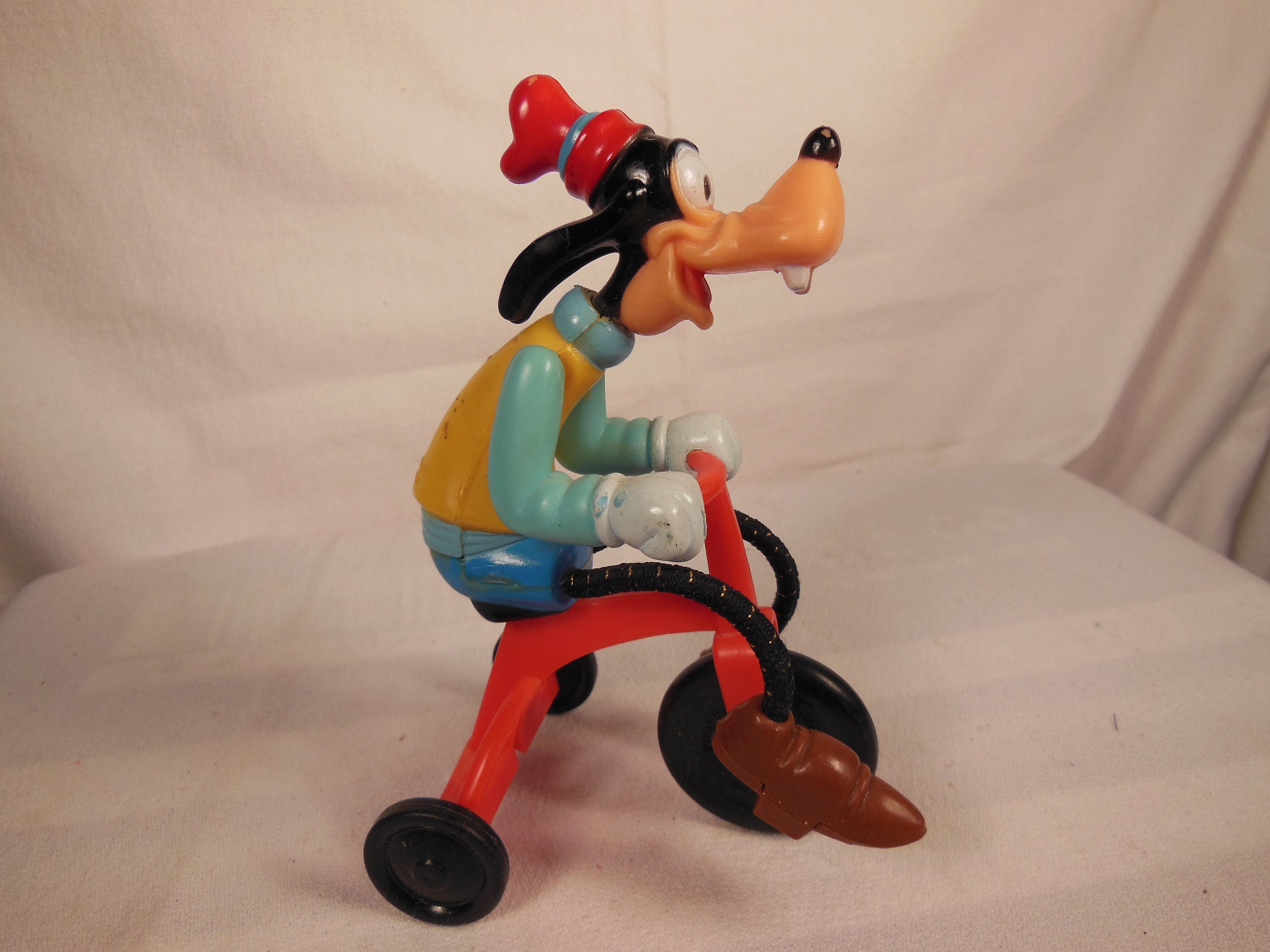 Disney Goofy Statue for sale | Only 4 left at -75%