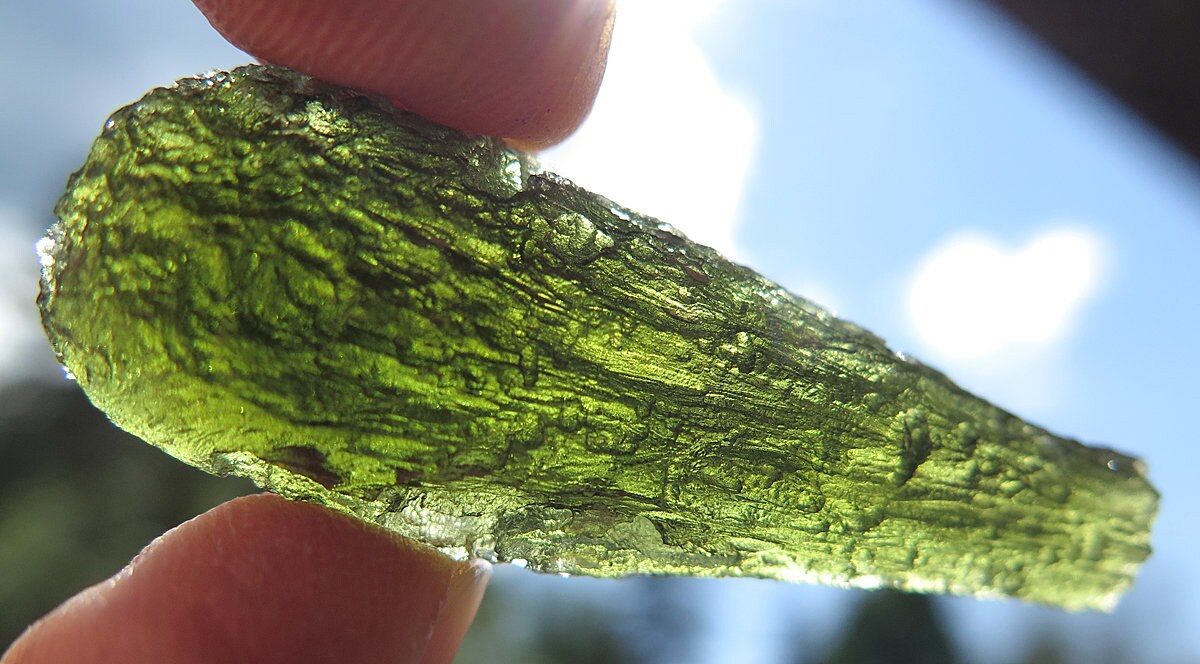 11.1 Gram perfect tear drop Moldavite. A perfect natural drop, the real ...
