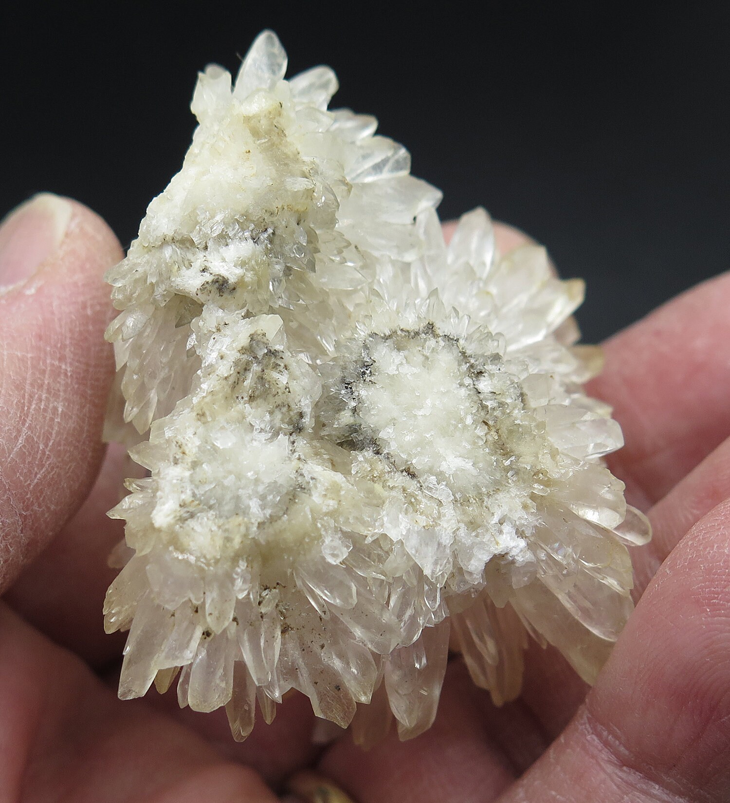 A Rare Aragonite Flower from Yunchangping Mine,Dadongla Hg-Zn ore Field ...
