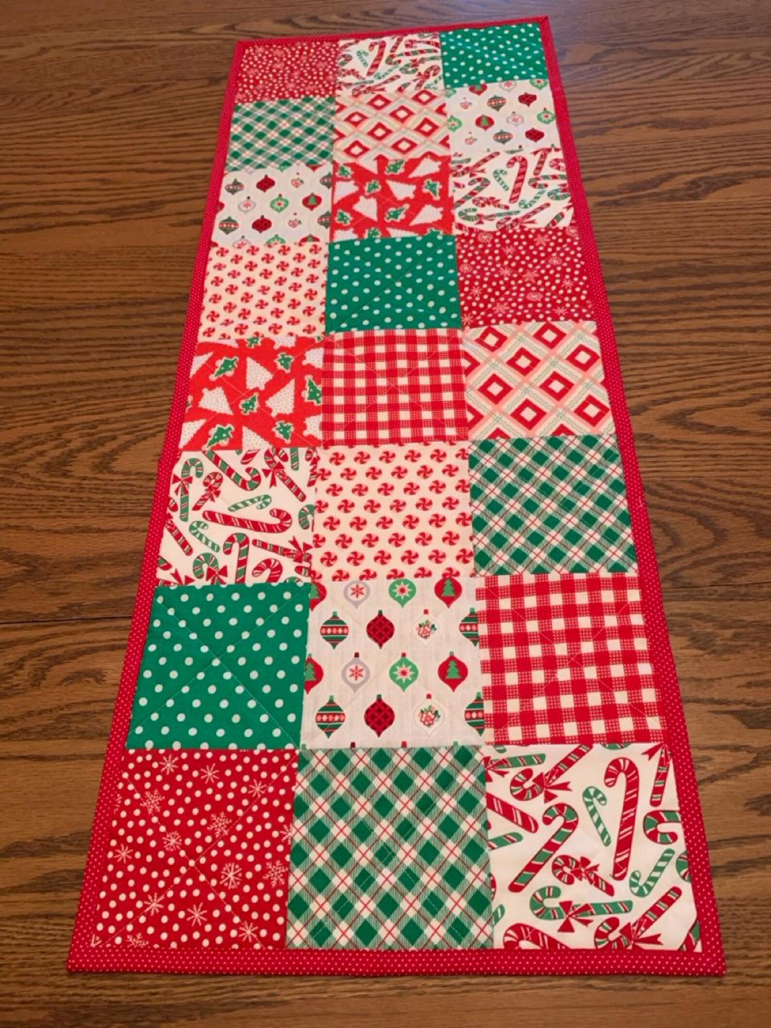 Retro Christmas Table Runner, Red Green Christmas Table Runner, Vintage ...