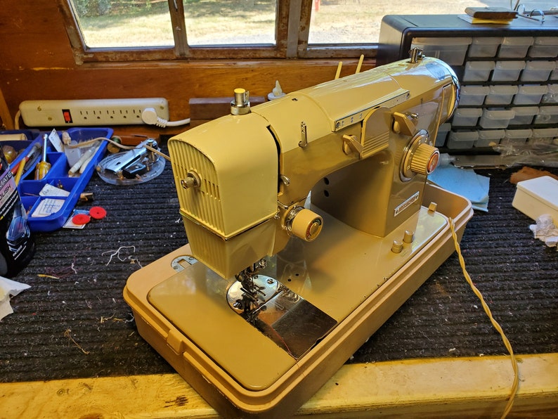 Dressmaker Model N-250 B-2 Vintage Sewing Machine, by Stagecoach Road ...
