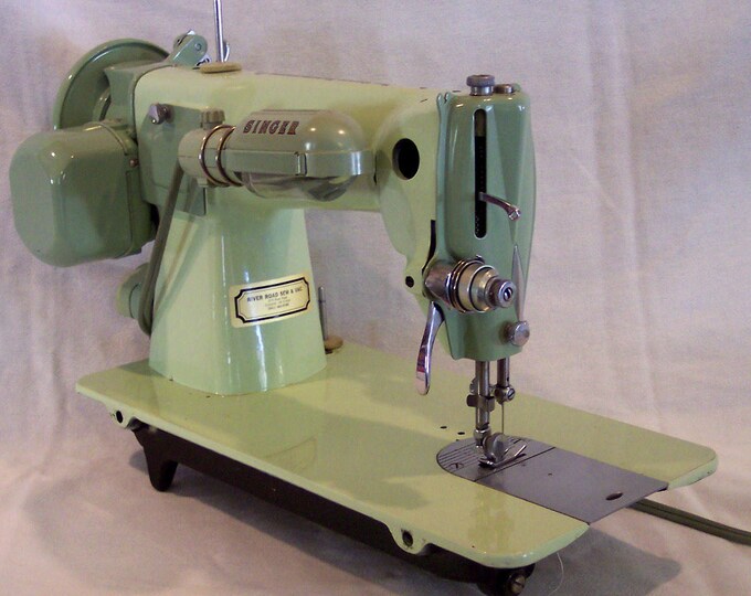Restored Singer 15-125 Vintage Sewing Machine W/guaranty and Free ...