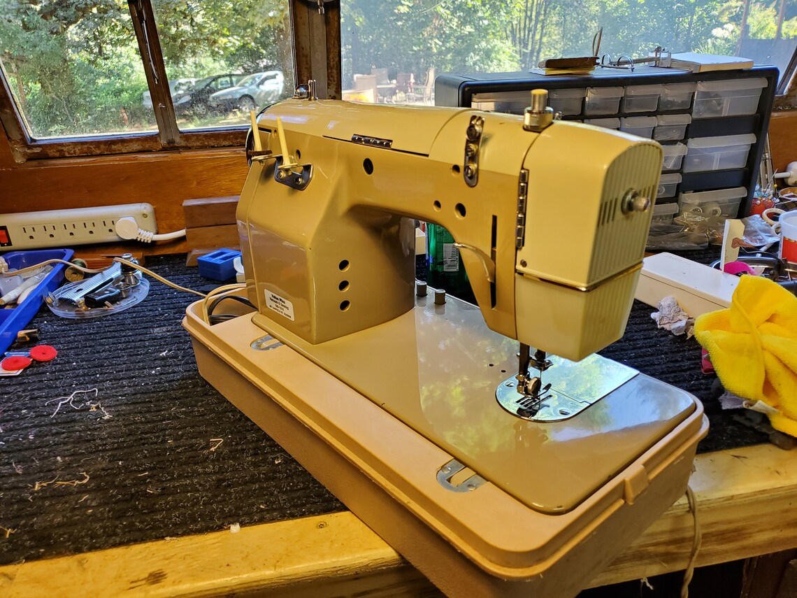 Dressmaker Model N-250 B-2 Vintage Sewing Machine, by Stagecoach Road ...