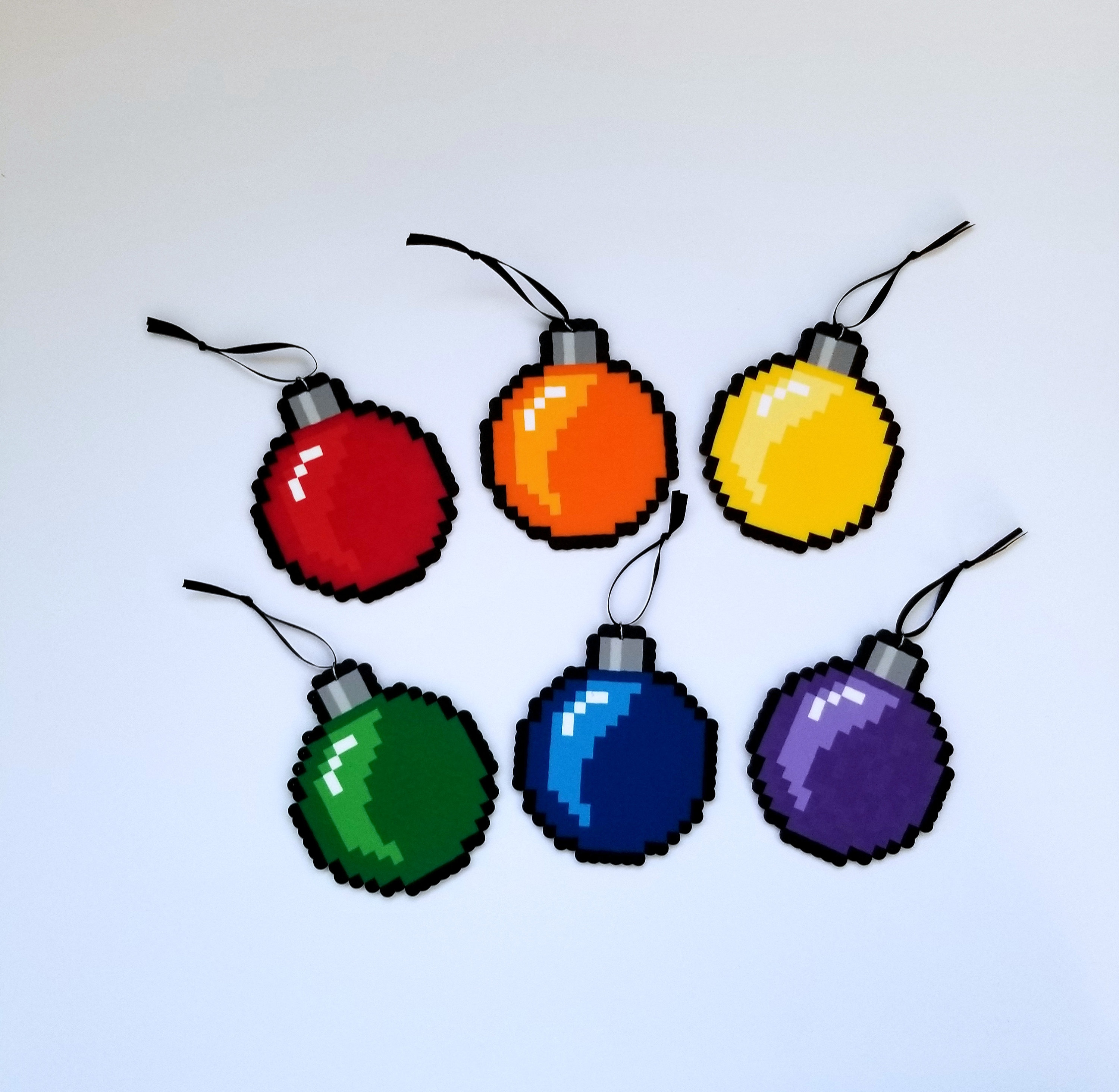 8 Bit Pixel Art Pixelated Christmas Bulb Baubles Christmas Tree ...