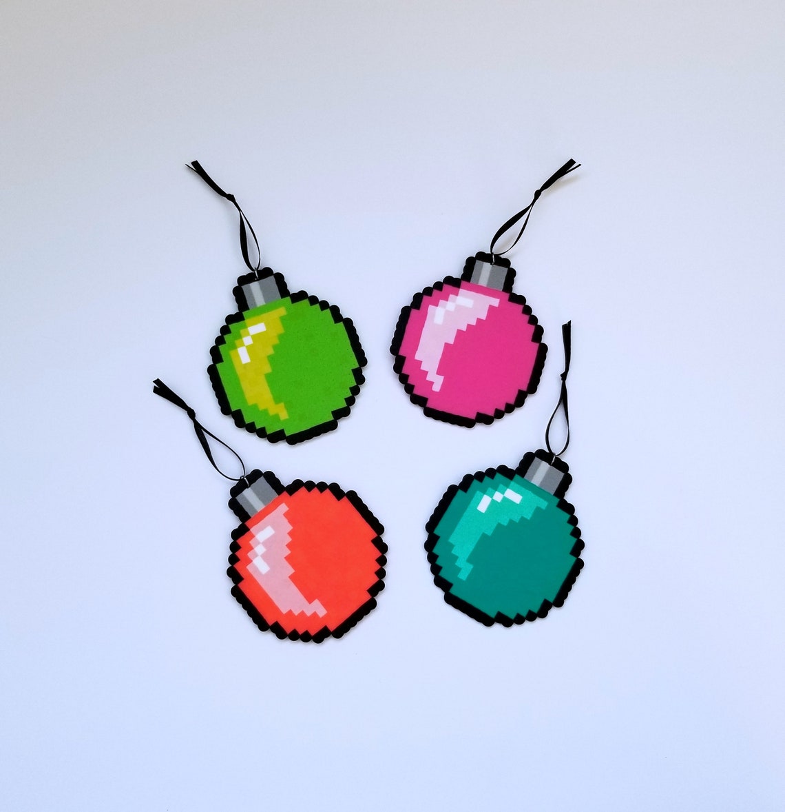 8 Bit Pixel Art Pixelated Christmas Bulb Baubles Christmas Tree ...