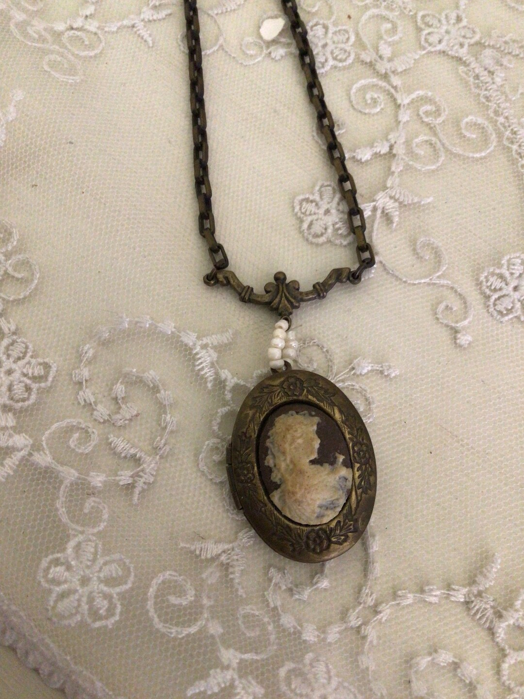 Vtg CAMEO LOCKET PENDANT Necklace 1928 Jewelry Ornate Detail Antique ...