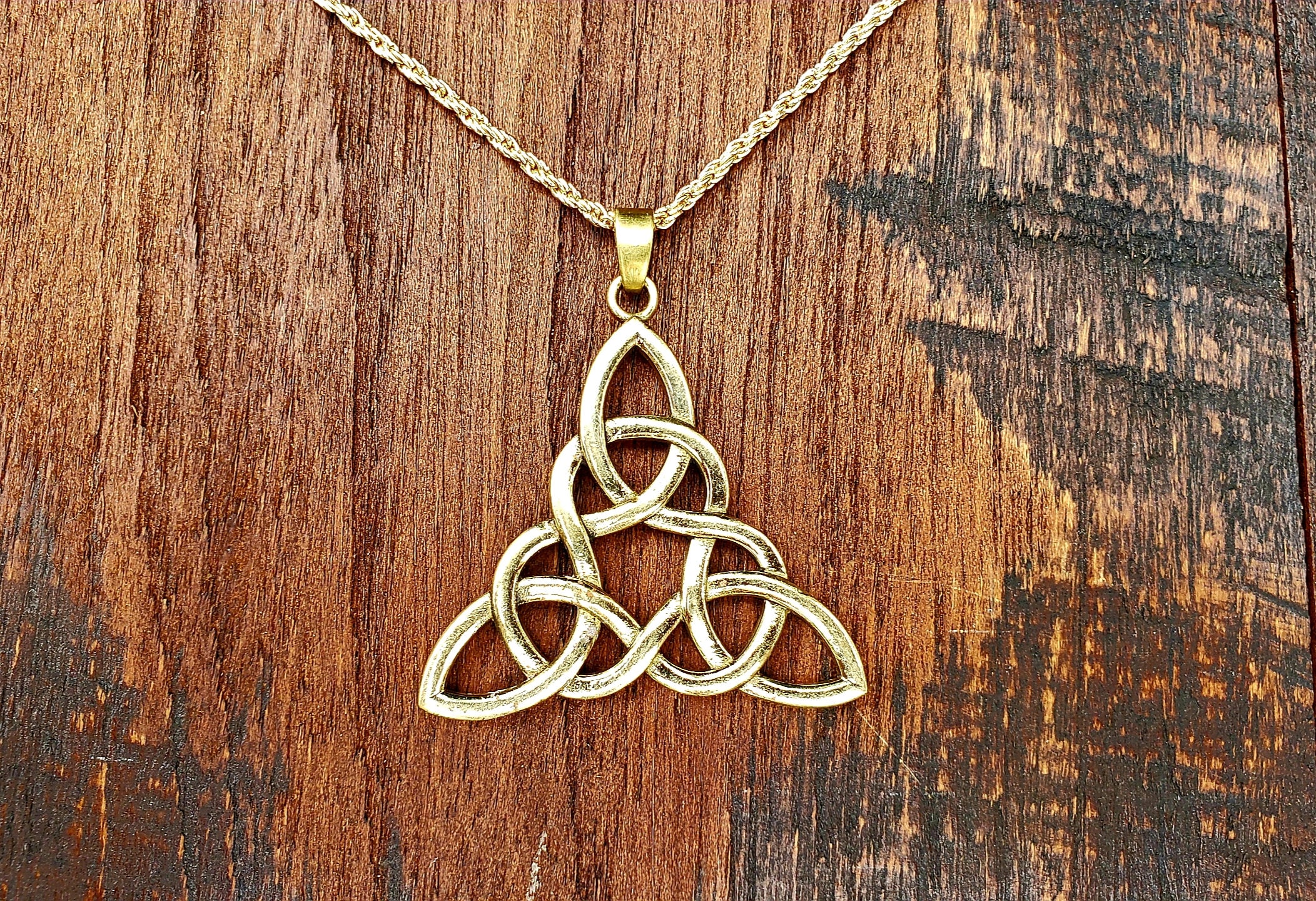 Gold Celtic knot Pendant Necklace | Etsy