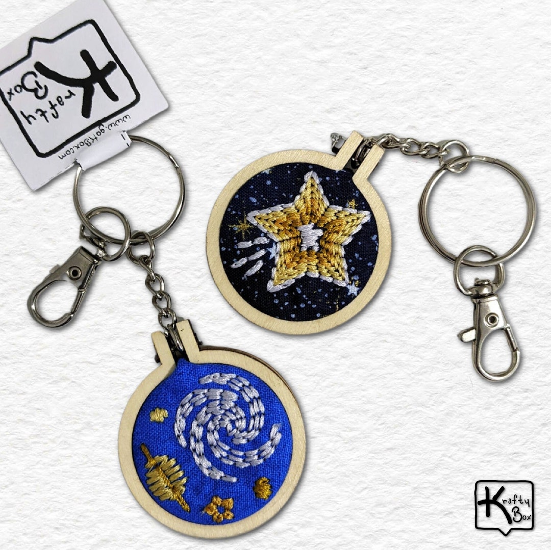 Embroidered Keychain Gift Set Galaxy & Shooting Star Design Wood Round ...