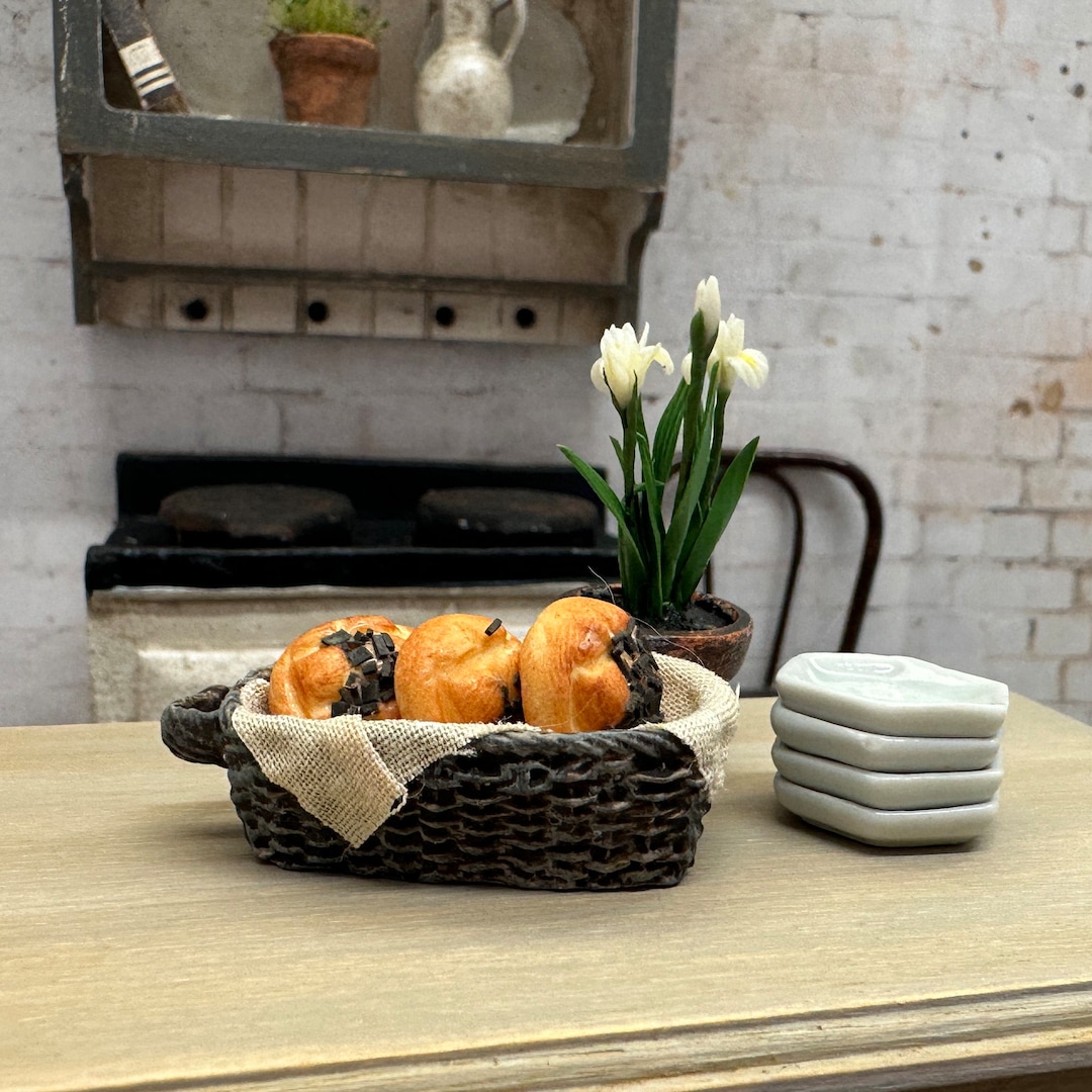 Dollhouse Miniature Bread Loaves in Basket, Miniature Basket - Etsy