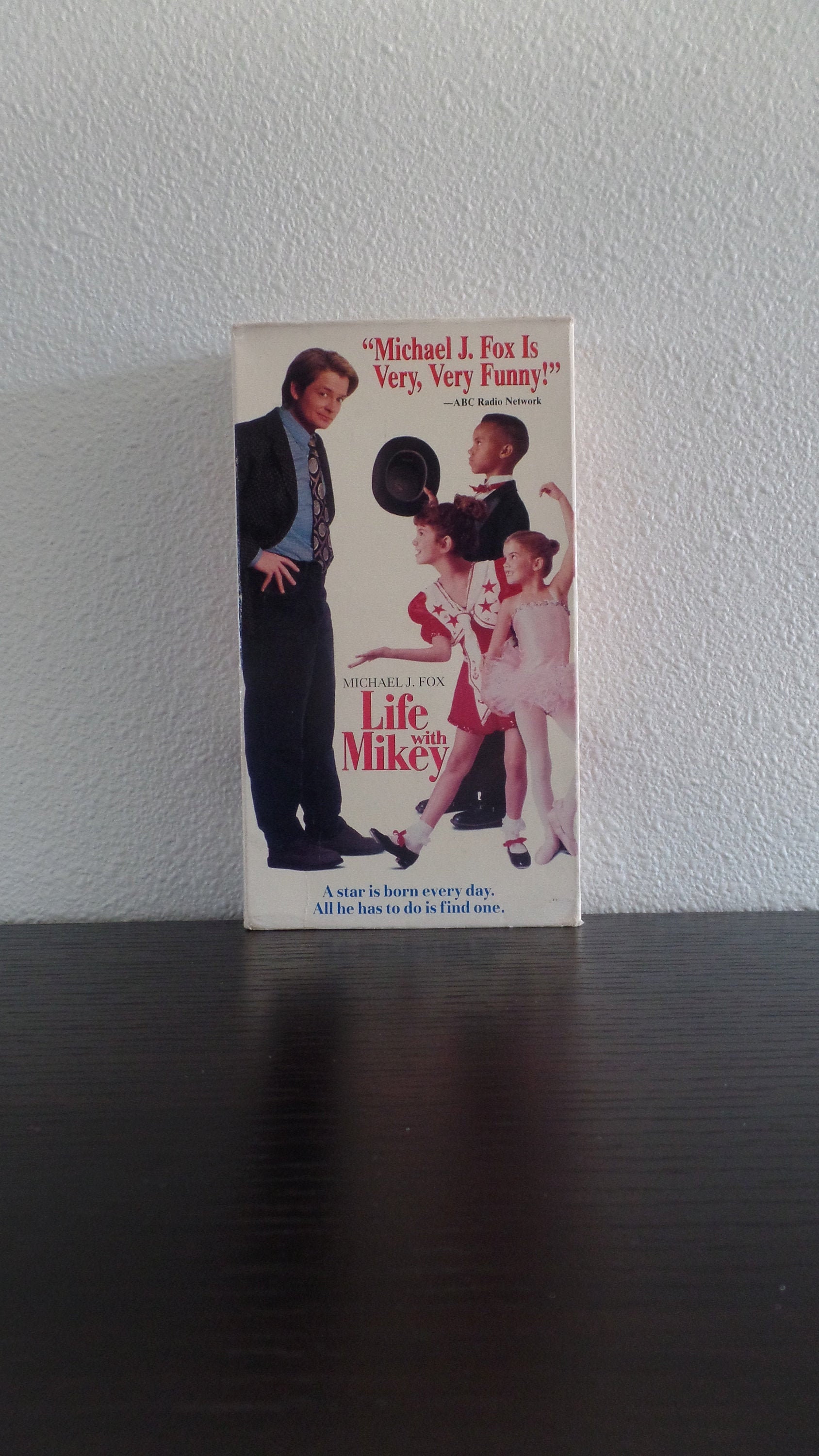 VHS Life con Mikey protagonizada por Michael J. Fox | Etsy