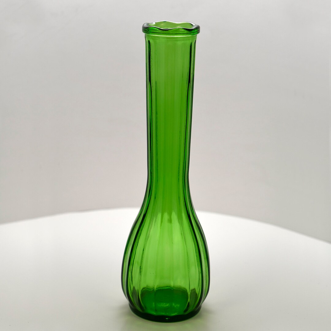 Vintage Ribbed Emerald Green Glass Flower / Bud Vase With Scalloped Rim ...