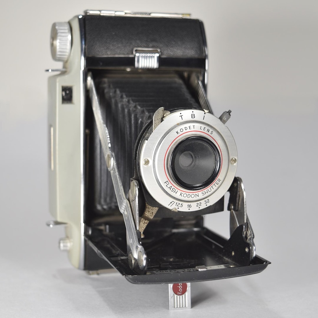1951 Kodak Tourist II Folding Camera With Kodet Lens, Use Vertical or ...