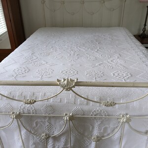 Vintage Geometric Flower Hobnail Bedspread, No Tag, George Washington ...