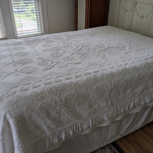 Vintage Geometric Flower Hobnail Bedspread, No Tag, George Washington ...