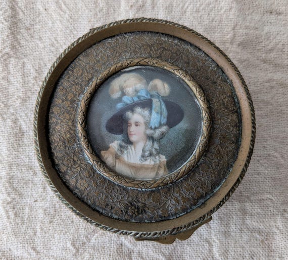 Round Victorian Portrait Trinket Box, Antique Brass L… - Gem