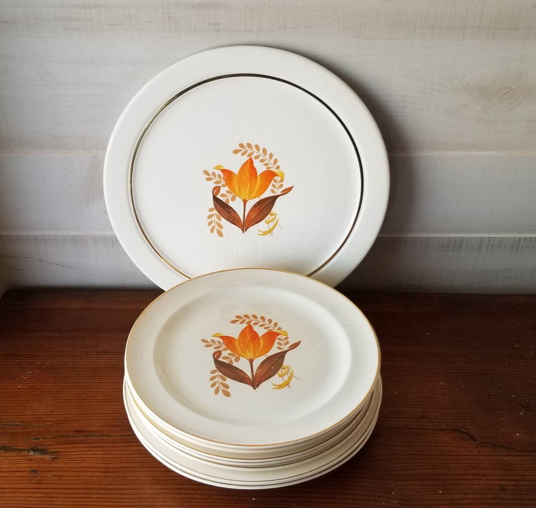 Vintage Harker Bakerite Modern Tulip Plates, Cake & Dinner, Eight Total ...
