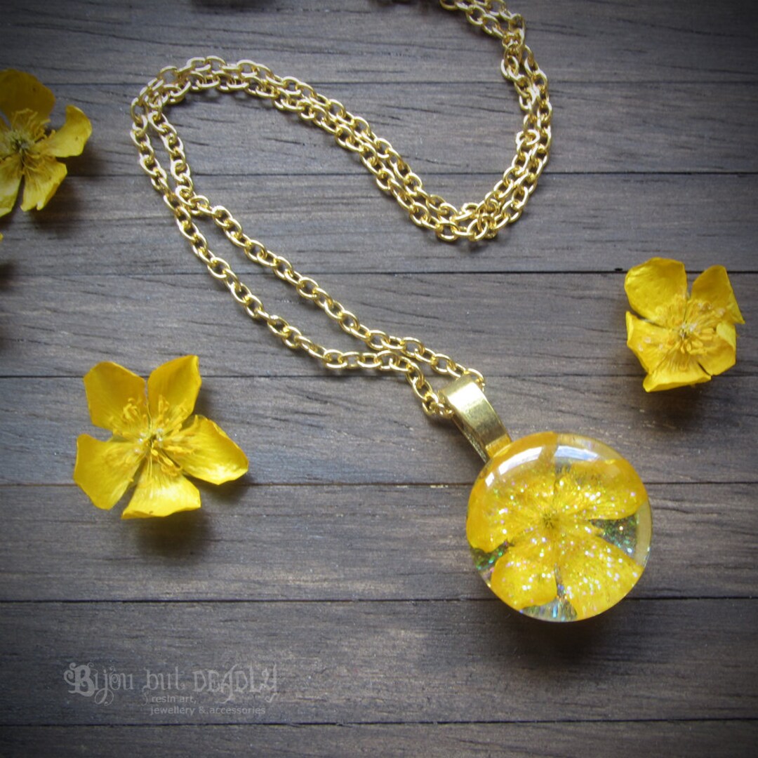 Real Buttercup Round Pendant ~~ Dried Buttercup Jewellery, Real Flower ...